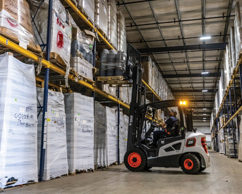 Bobcat D25S-9 Diesel Pneumatic, 5,000 lb. Capacity